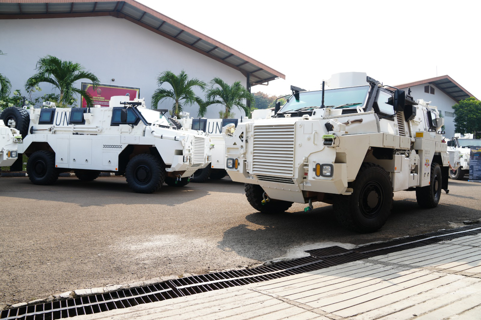 KAPUSKU TNI MENGHADIRI UNDANGAN SERAH TERIMA KENDARAAN TAKTIS BUATAN ...